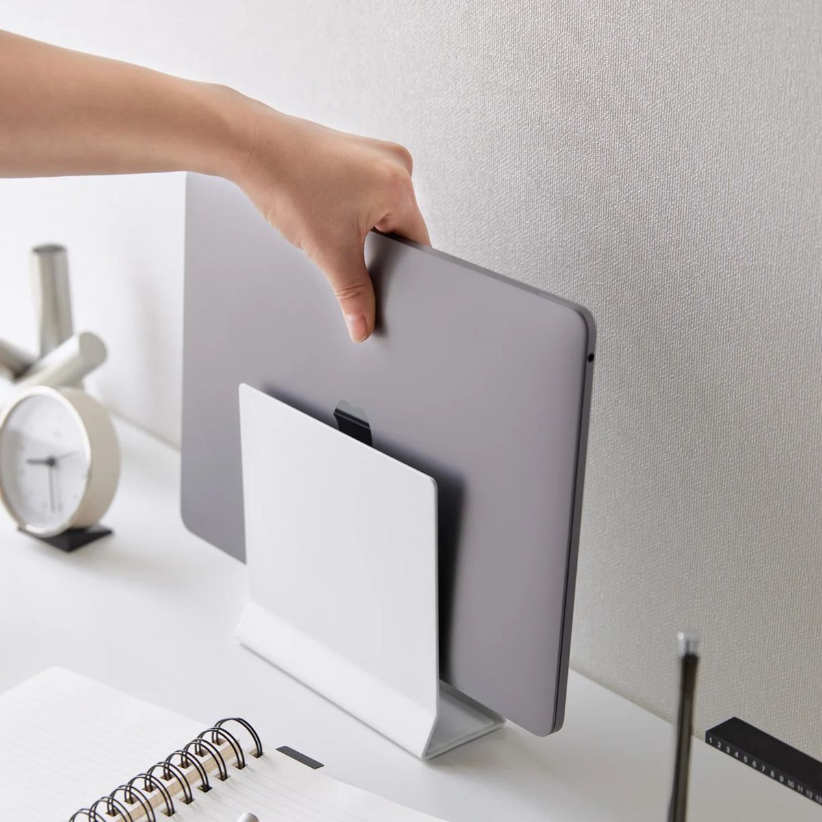 Support vertical pour ordinateur portable - Gain de place - Stable - ON ...